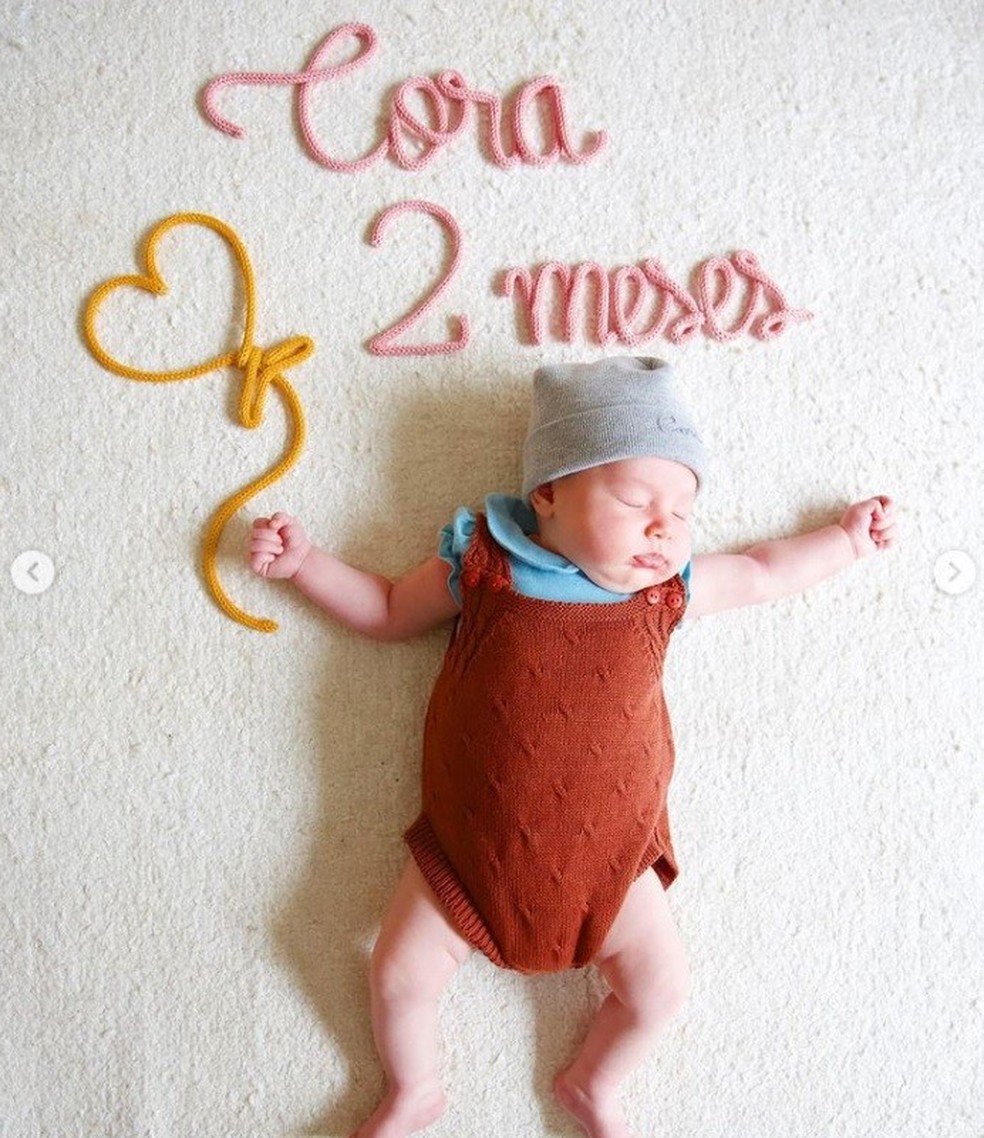 Julia Faria comemora 2 meses de Cora