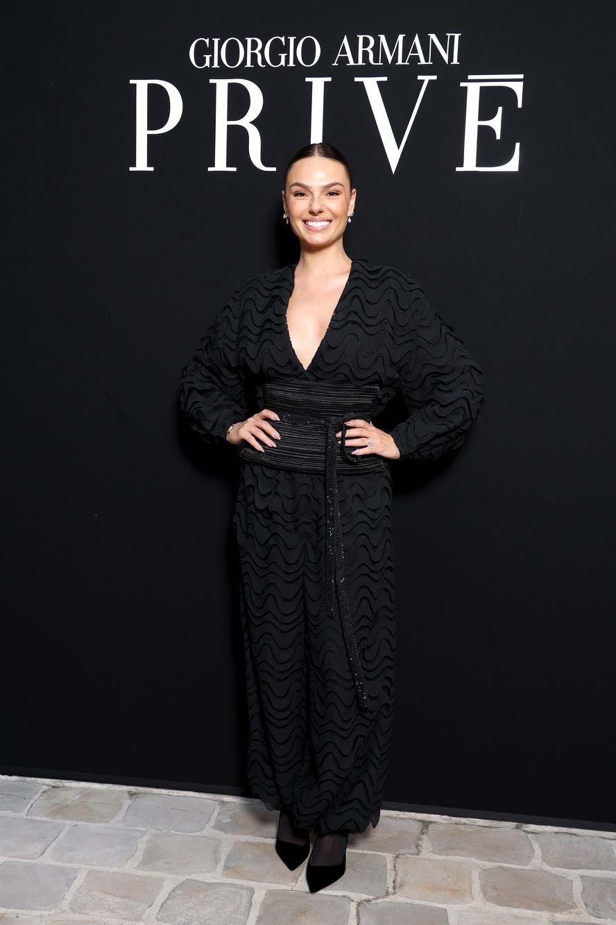 Isis Valverde marca presença no desfile de alta-costura da Giorgio ...