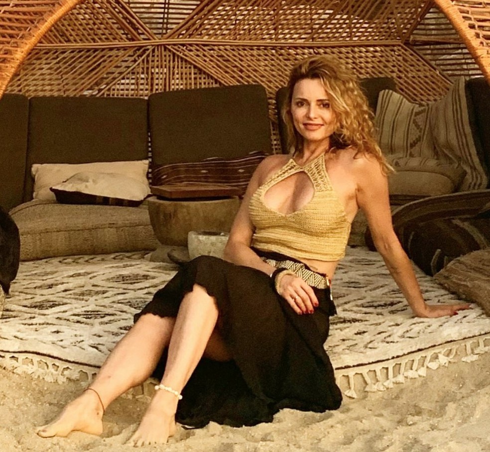 Rita Guedes posa em casa e dispara: 'Sexta-feira inesquecível'