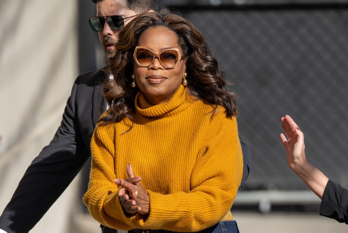 Oprah viraliza ao usar jeans com zíper gigante