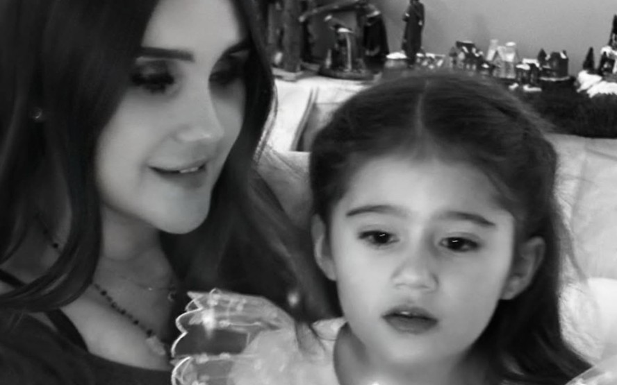 Grávida, Dulce María celebra aniversário de 40 anos em família