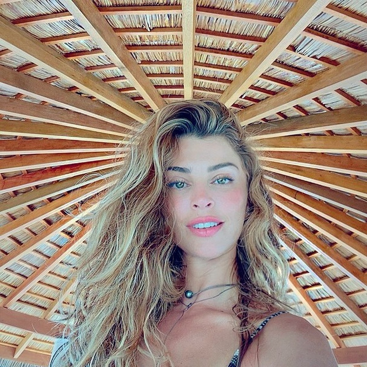 Grazi aparece plena nas Maldivas e mostra corpão