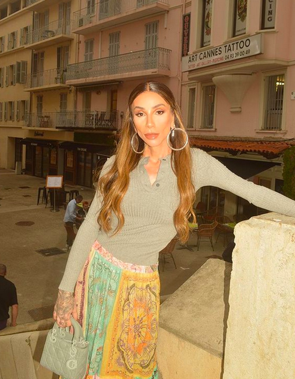 Maya Massafera abre álbum de fotos com look grifado em Cannes: 'Bem mimosa'