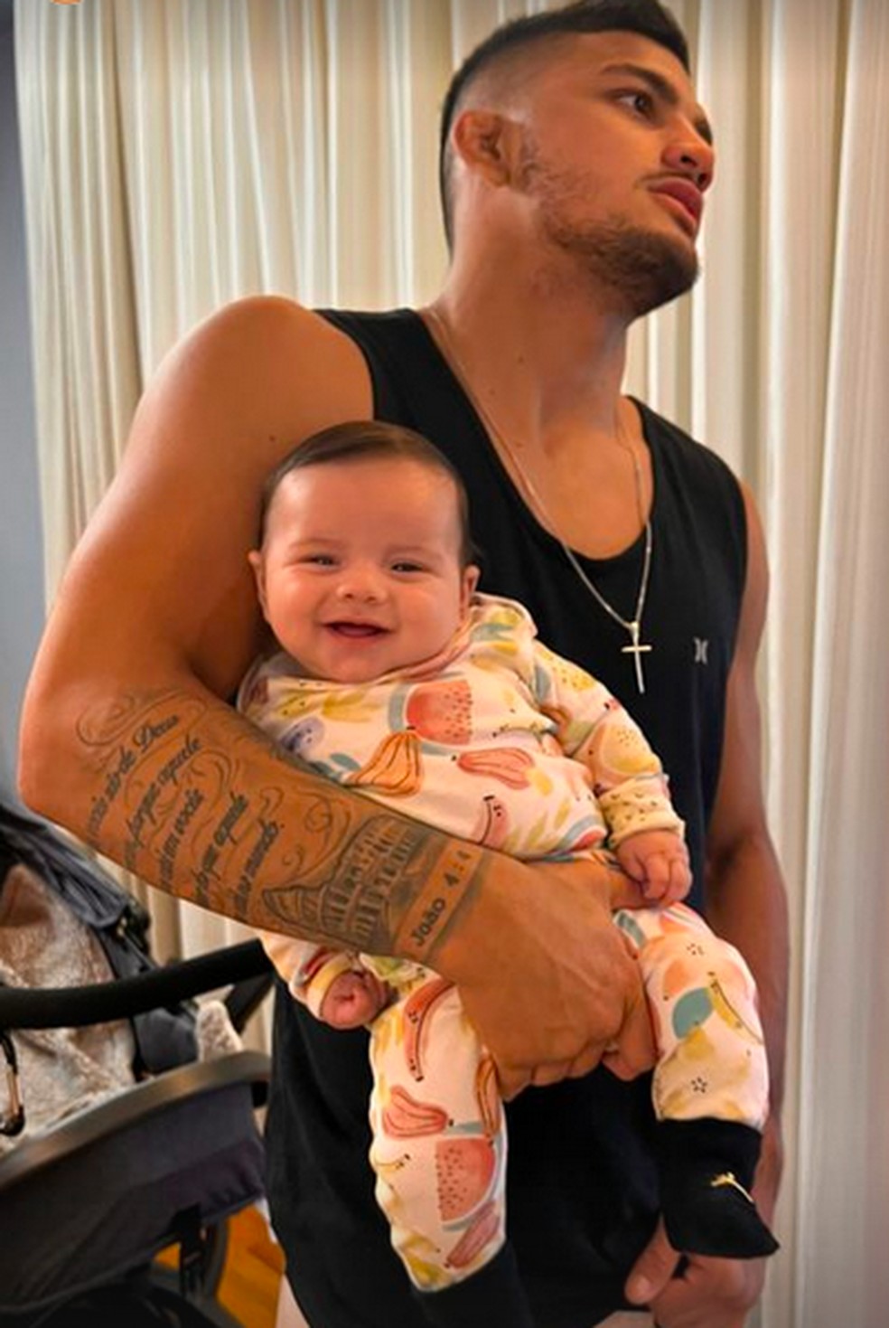 Petra Mattar aparece em fotos ao lado do pai de Makai