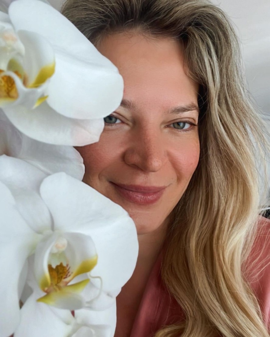 Joice Hasselmann posa de cara lavada e fã se derrete: 'umas das mulheres mais lindas do mundo'