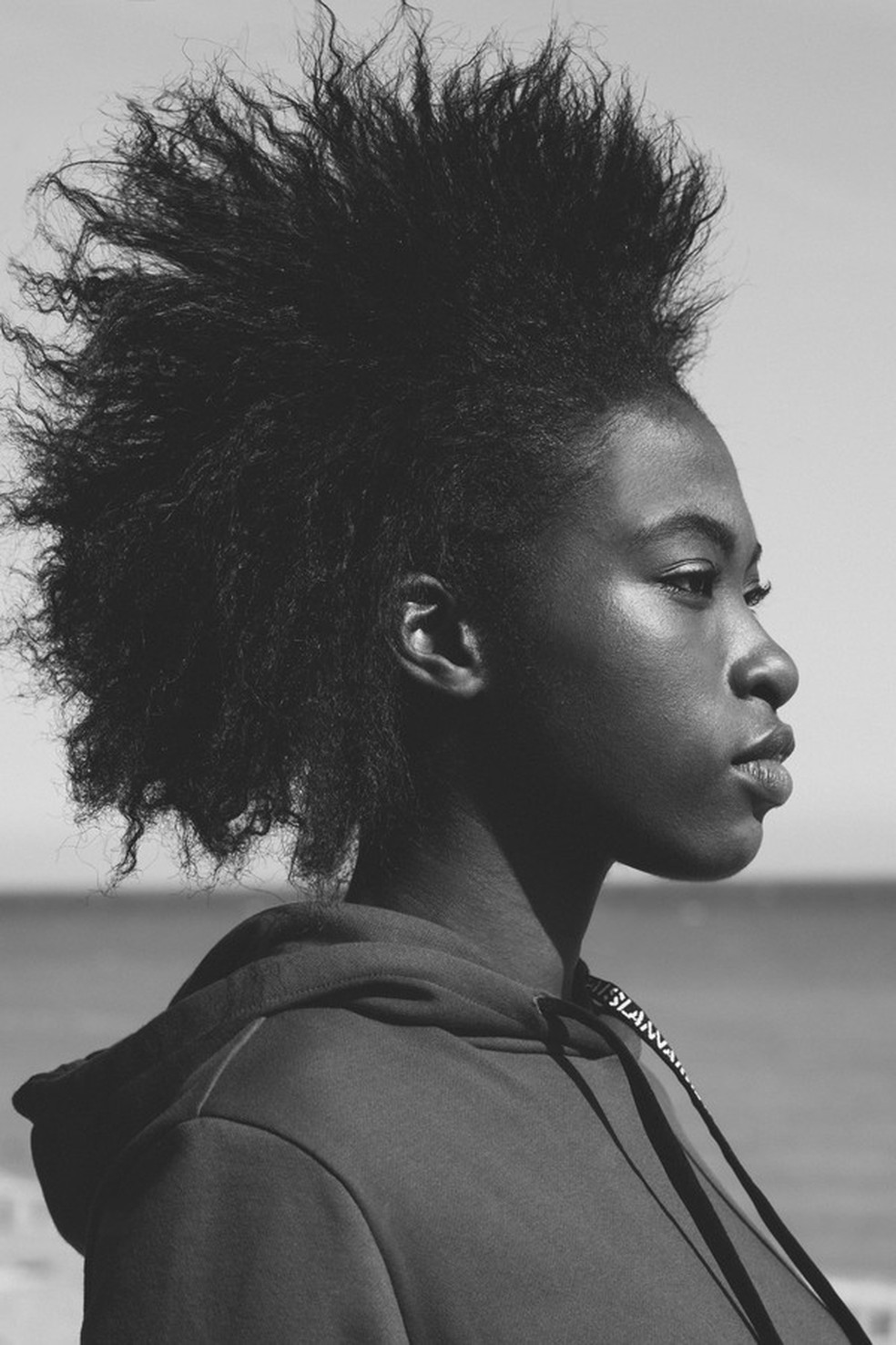 Islanna lança coleção-cápsula para exaltar e ajudar a população negra