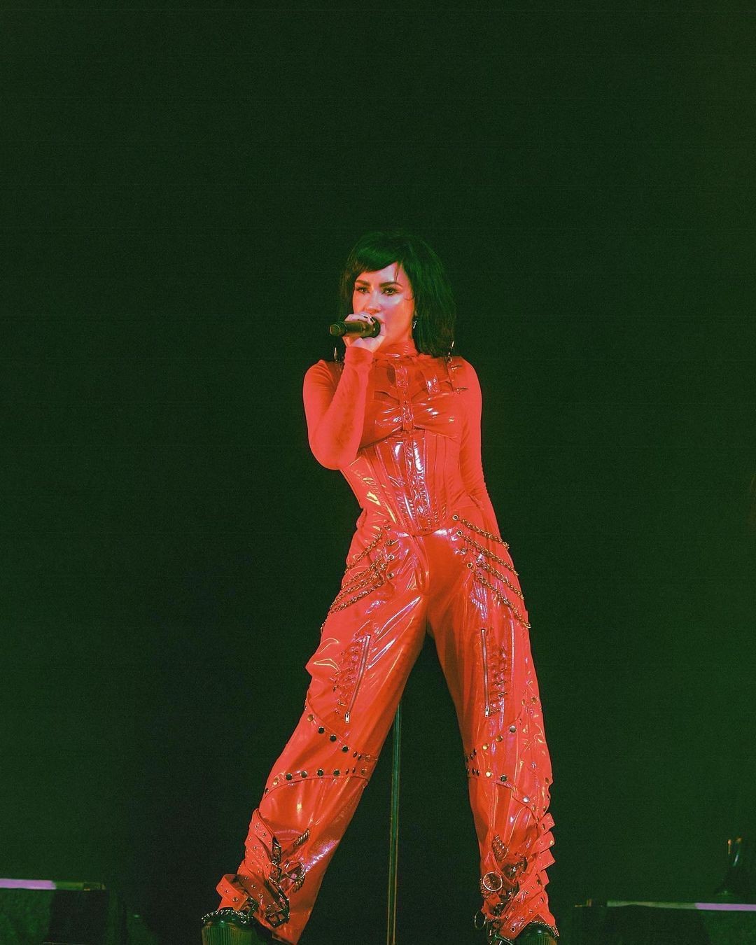 Em show de estreia no Brasil, Demi Lovato usa figurino exclusivo ...