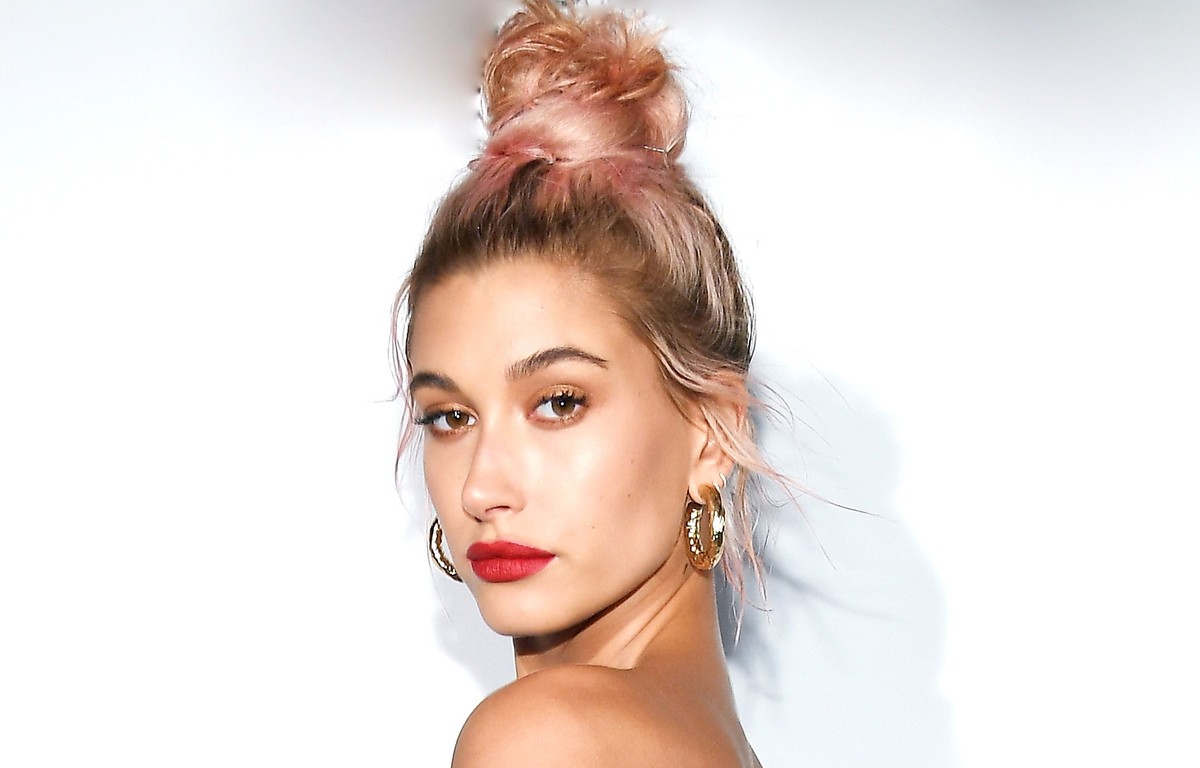 Hailey Bieber vai lançar marca de beleza e aqui está o que já sabemos ...