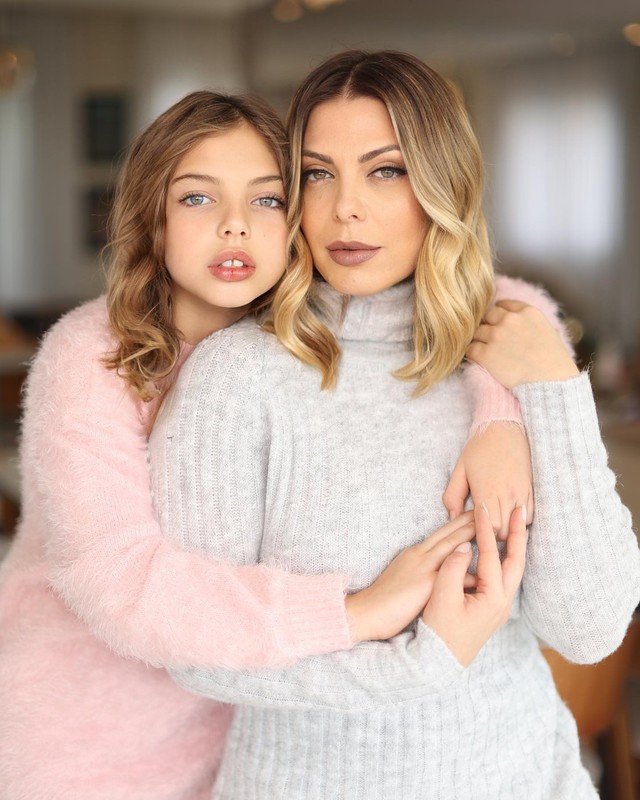 Sheila Mello compartilha registro com a filha e fãs ficam ...