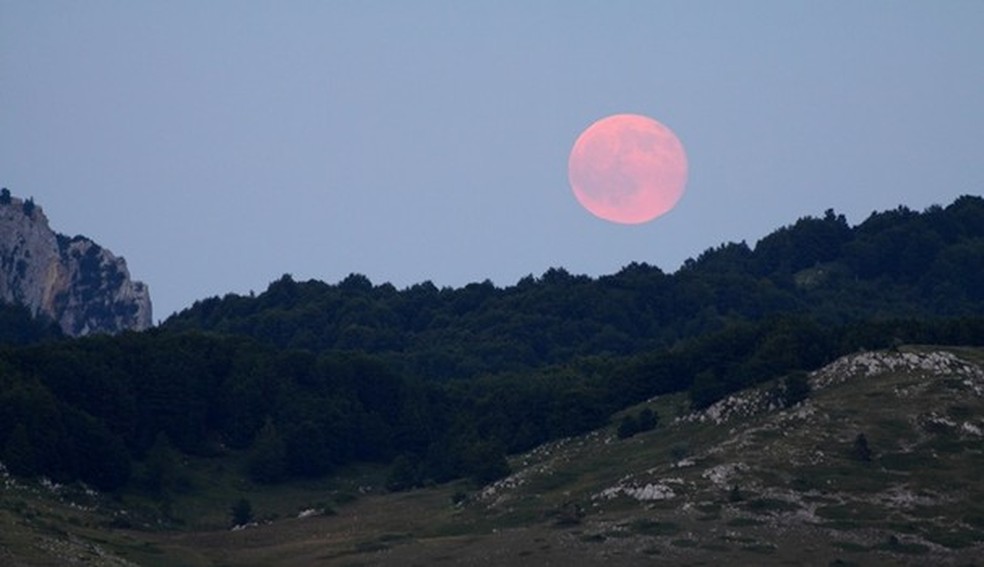 Vamos conseguir assistir o fenômeno da Superlua Rosa sem telescópio