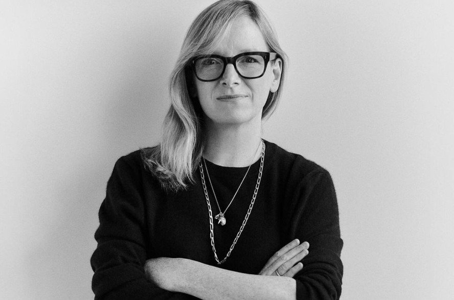 Sarah Burton assume a direção criativa da Givenchy