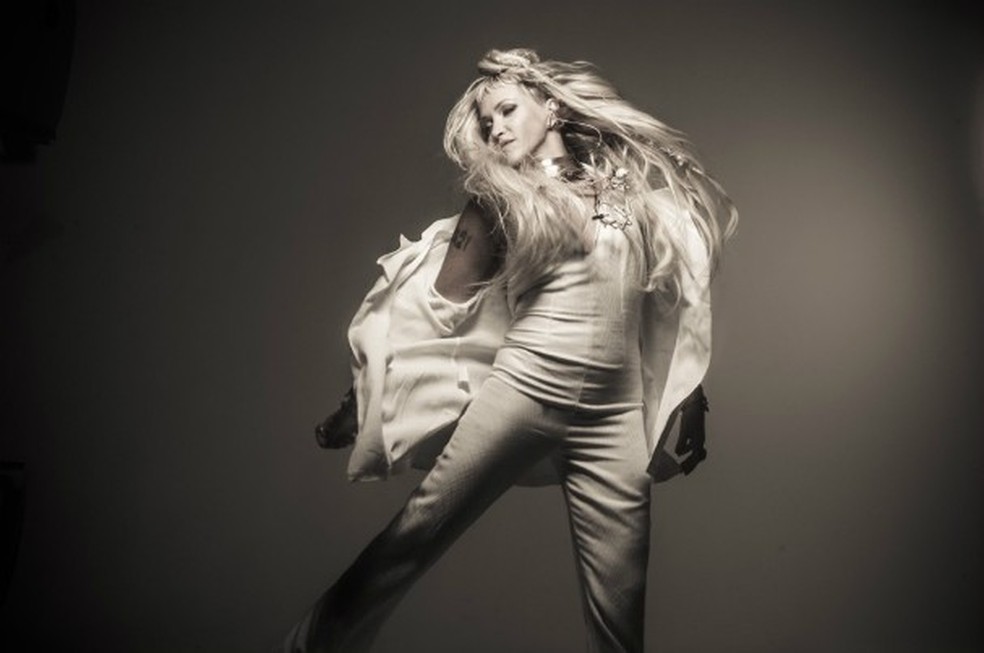 Aos 47 anos, Deborah Blando esbanja sensualidade de dreadlocks e conta ...