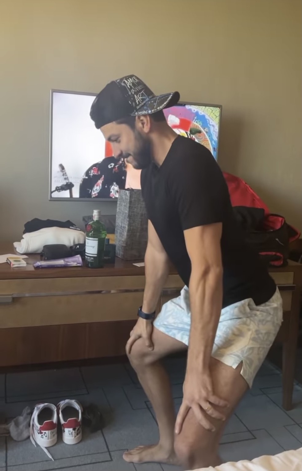 Rodolffo, Caio, Arthur, Projota e Sarah se reencontram em hotel no Rio
