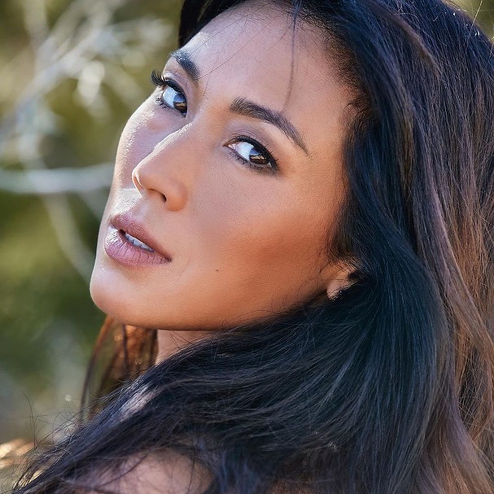 Danni Suzuki posa com modelos: 'Sereias'