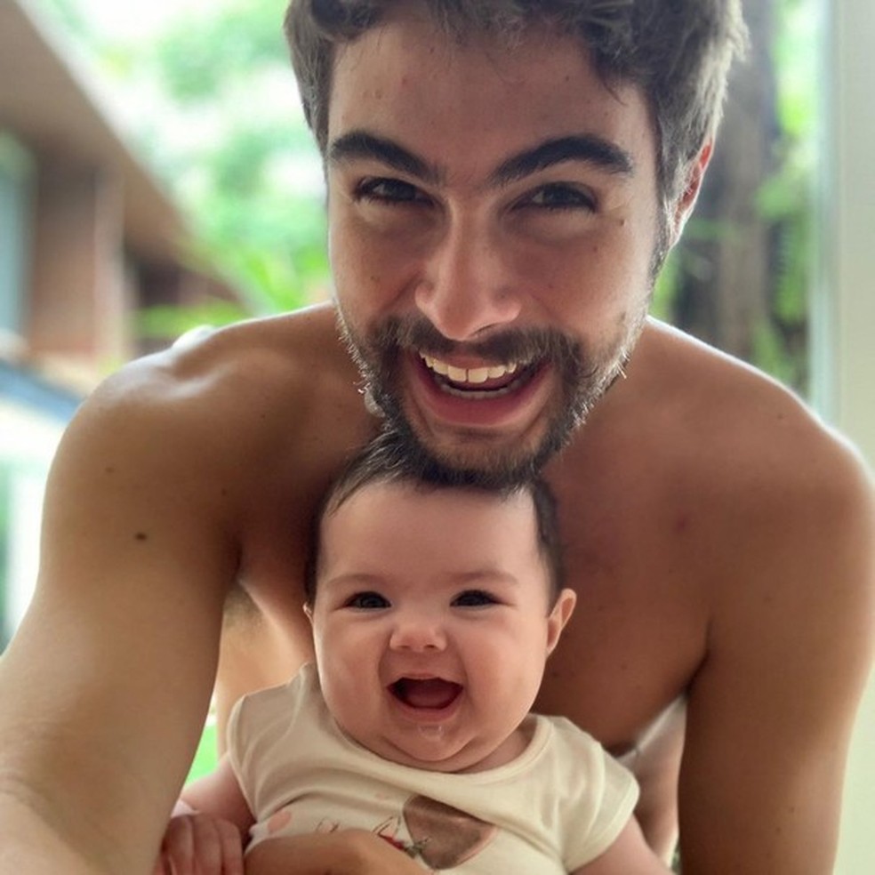 Rafa Vitti derrete seguidores com clique fofo ao lado de Clara Maria