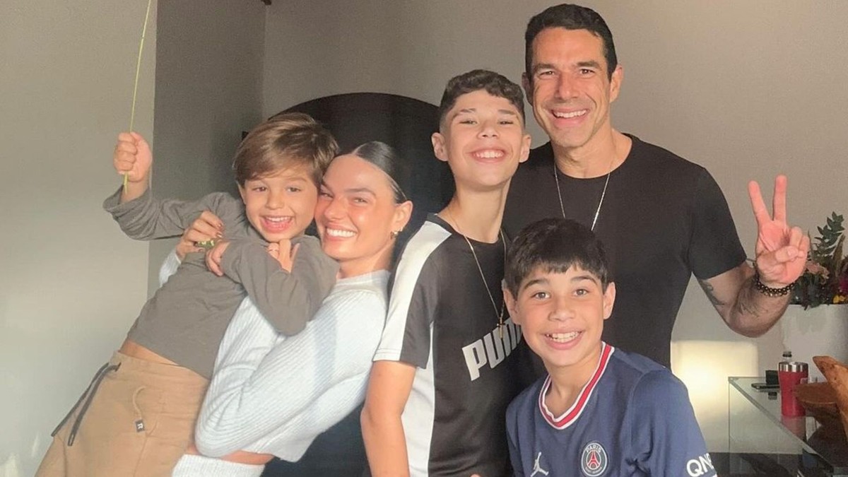 Isis Valverde abre álbum de fotos em família com Marcus Buaiz: 'Amo vocês'