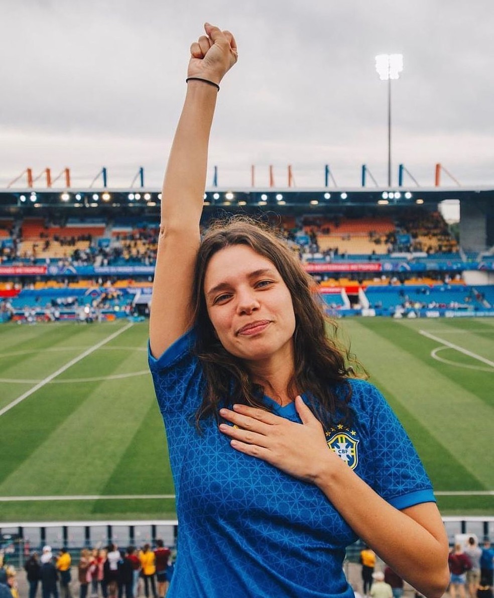 Bruna Linzmeyer se emociona com prata do futebol feminino e fala no ...