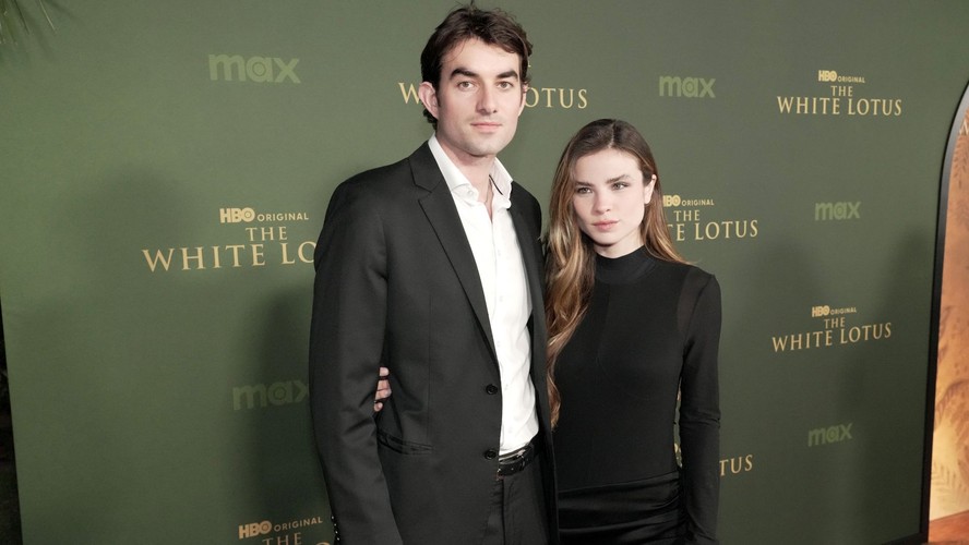 Giulia Be e Connor Kennedy fazem aparição rara em evento em Los Angeles