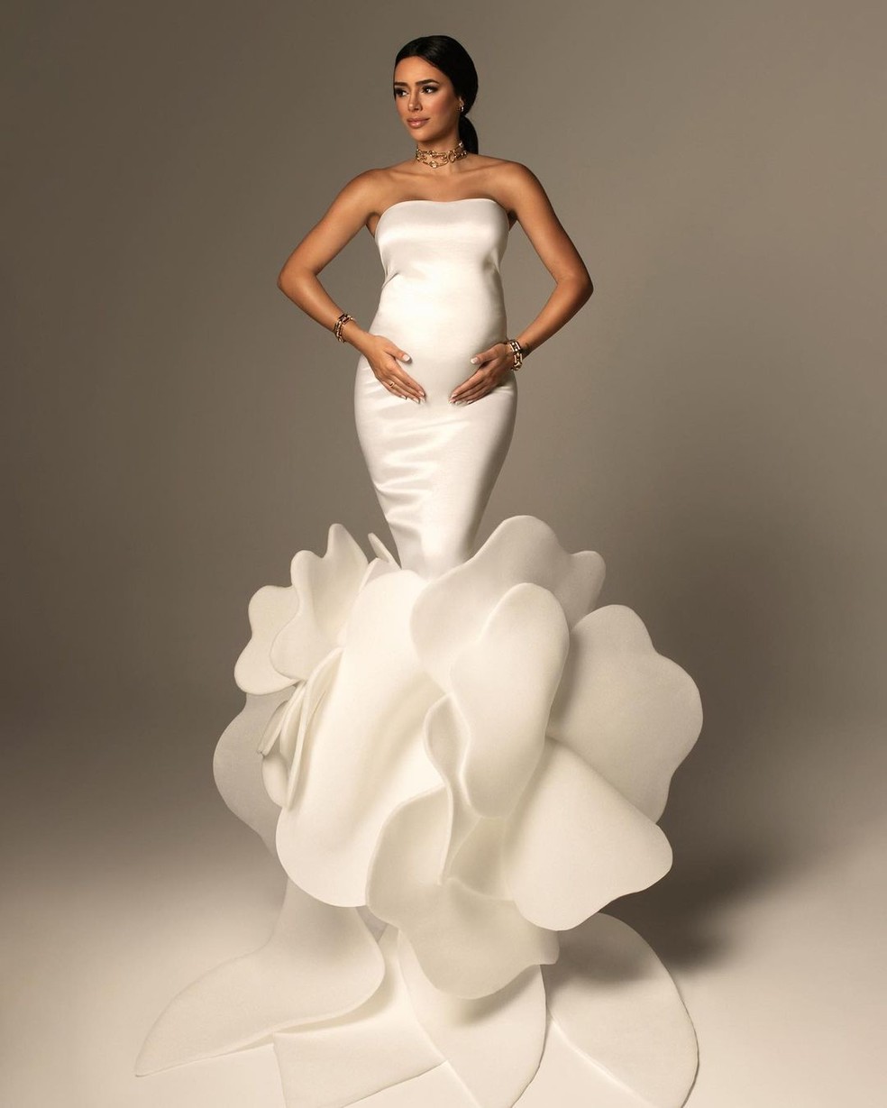 Bruna Biancardi compartilha novas fotos de ensaio gestante e impressiona