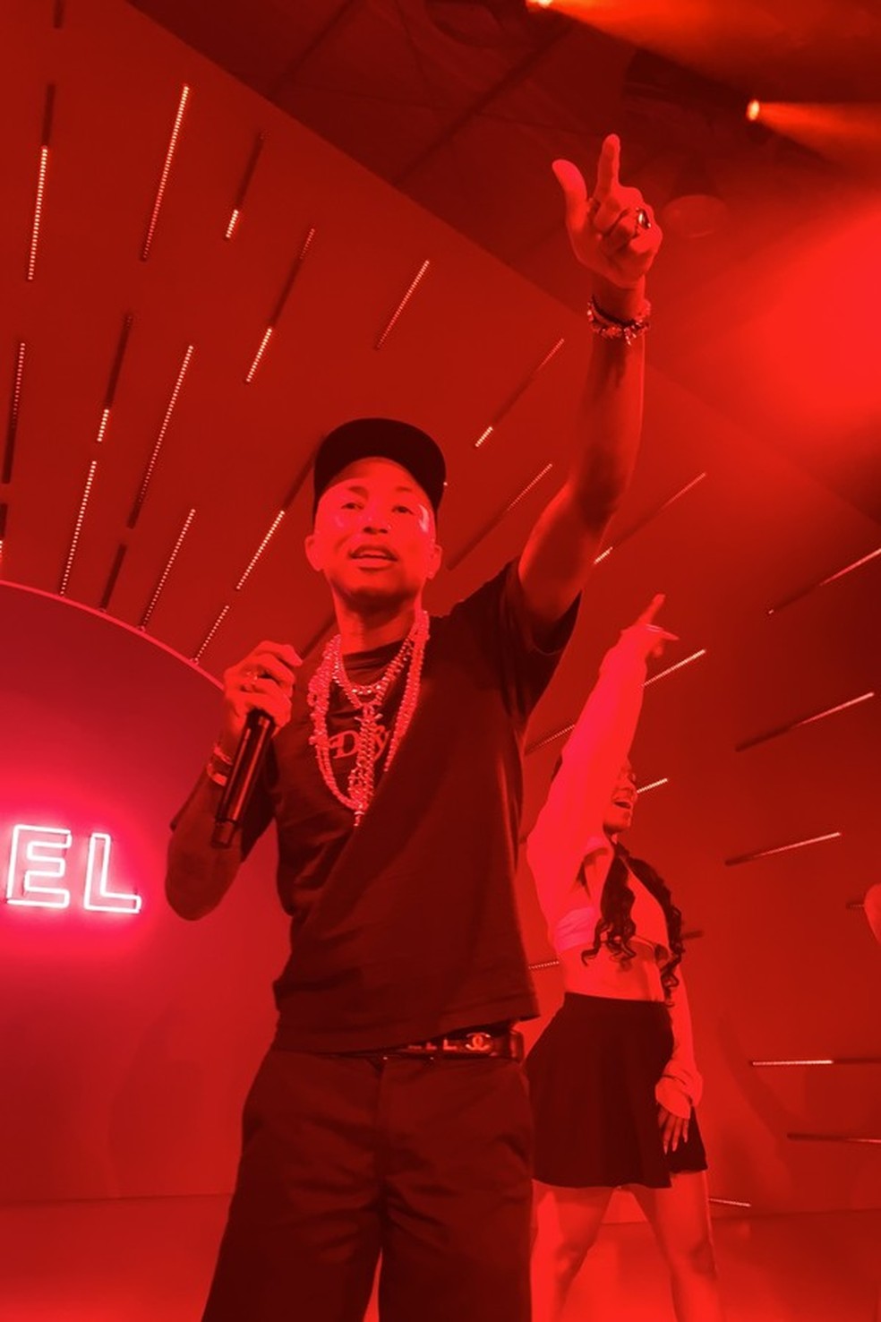 Encontramos Pharrell em Tóquio – e você não vai acreditar nos elogios ...