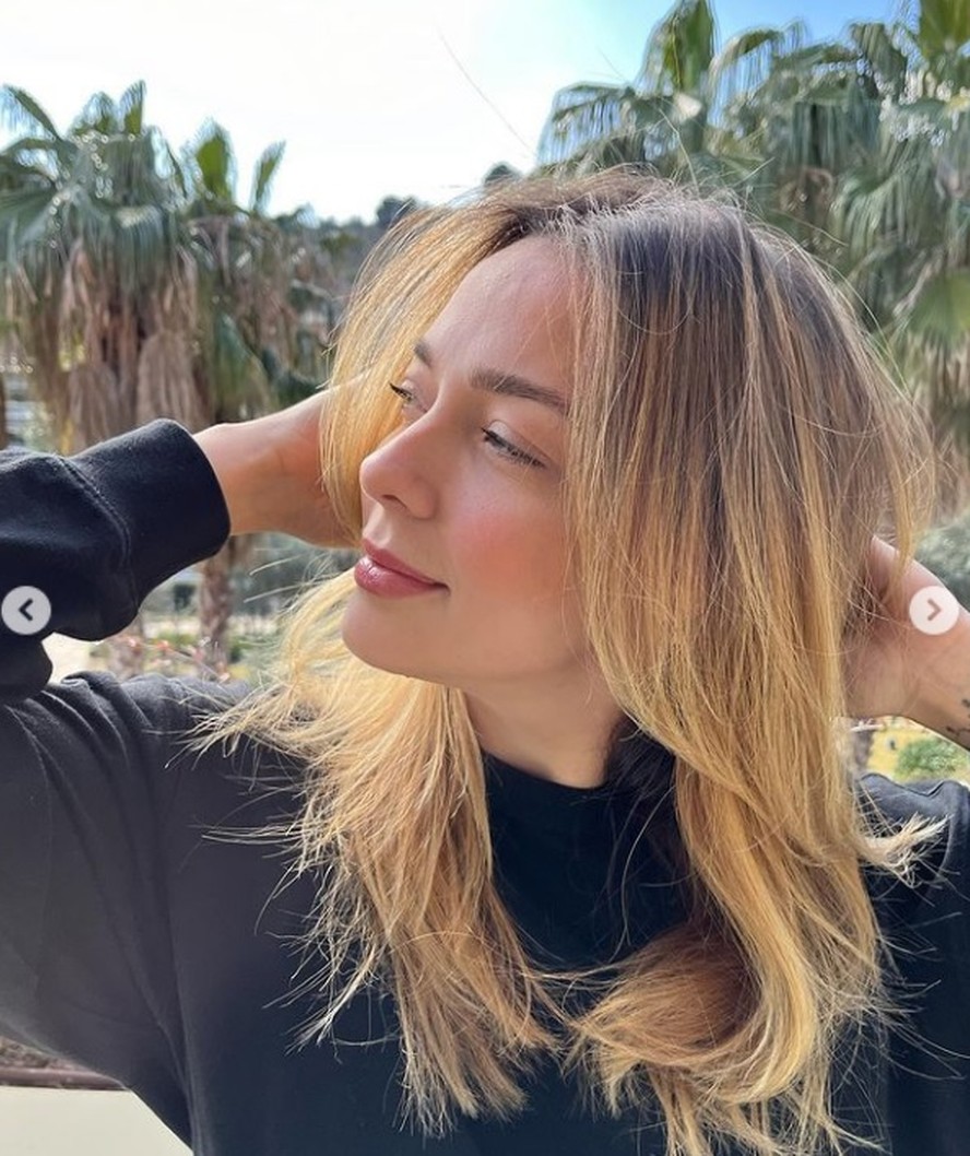 Carol Dantas volta a ser loira e ganha elogio de Neymar: 'Modelete'