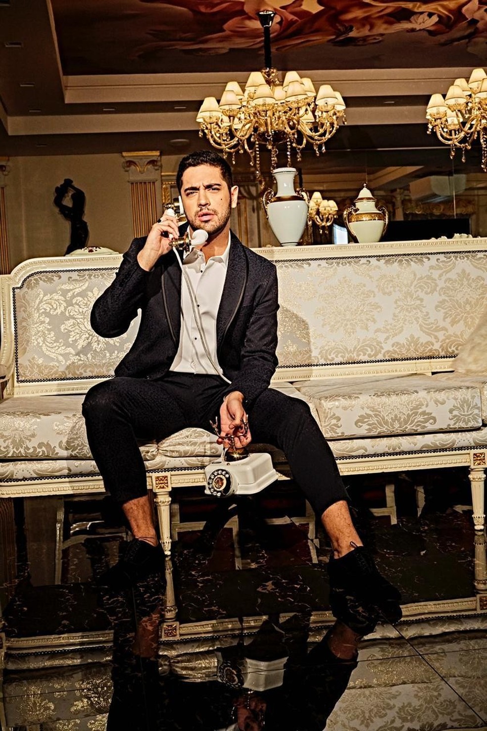 Miguel Rômulo posa para ensaio e diz: 'Tento não me prender a padrão de ...