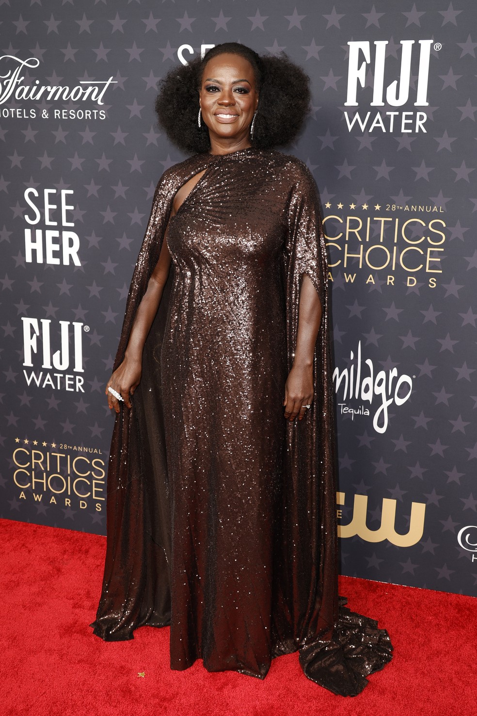 Viola Davis brilha (literalmente) com look Valentino no Critics Choice ...