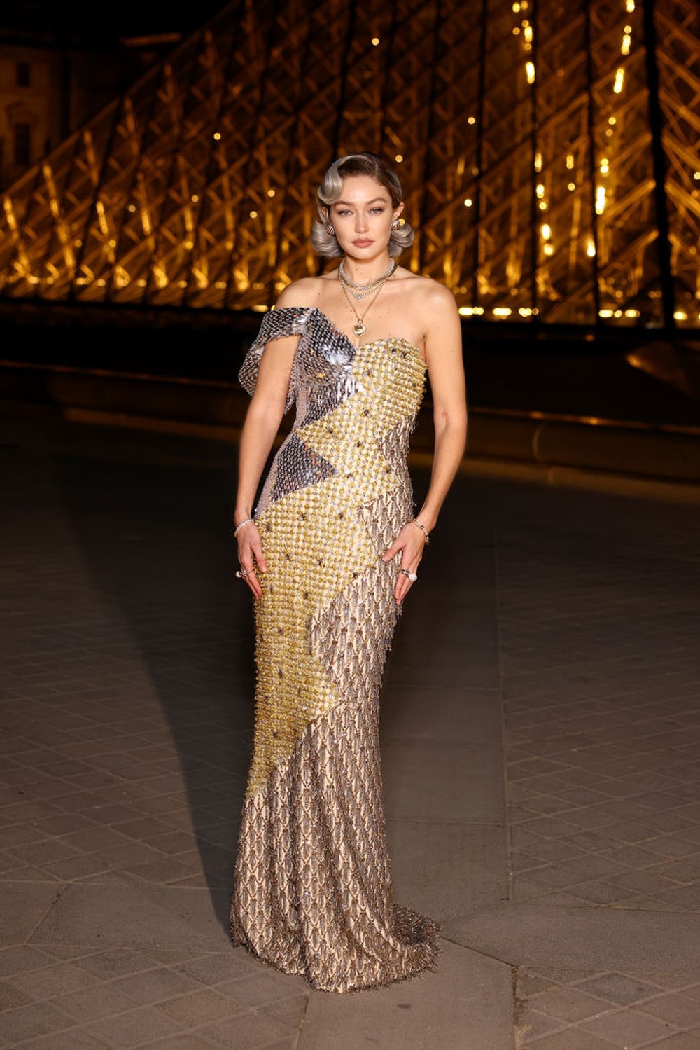 Gigi Hadid E O Loiro Silver Tequila A Cor Que Promete Dominar 2025