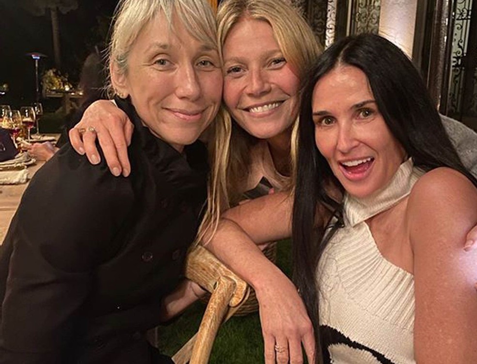 Gwyneth Paltrow dá festa e impõe regra: ninguém entra com maquiagem