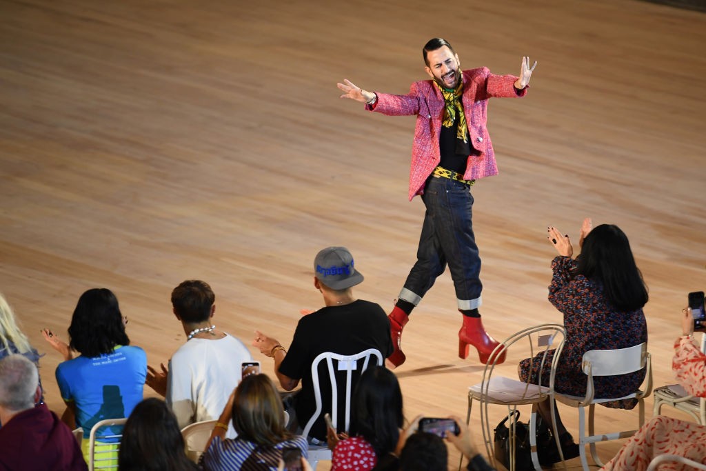 Marc Jacobs celebra 40 anos de marca homônima; relembre os melhores ...