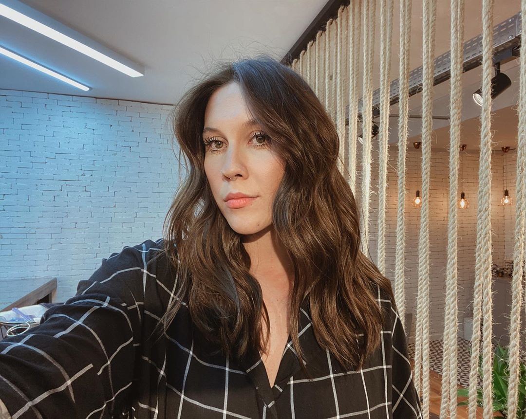 Gloss Brown é a trend de coloração que conquistou as famosas