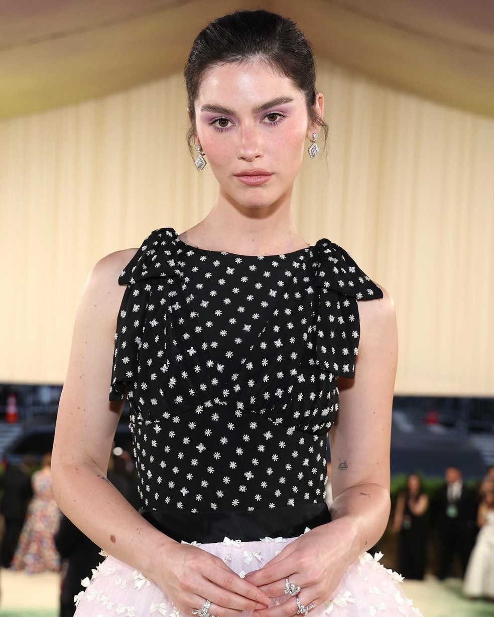 Gracie Abrams: um raio-x dos looks de beleza da cantora