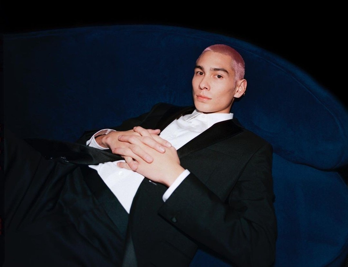 O segredo por trás do cabelo rosa de Evan Mock, de Gossip Girl