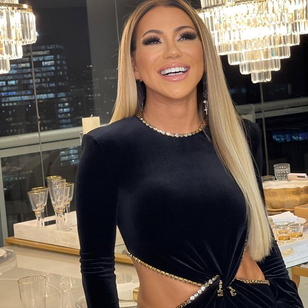 Iran Ângelo, ex de Hulk, surge elegante de vestido longo e seguidores ...