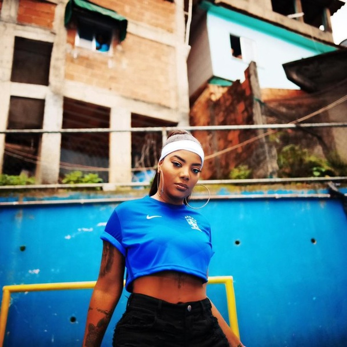 Ludmilla grava novo clipe na Rocinha
