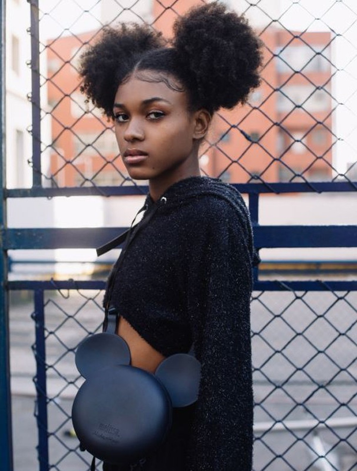 Melissa lança bolsa em formato de Mickey - e nós já queremos