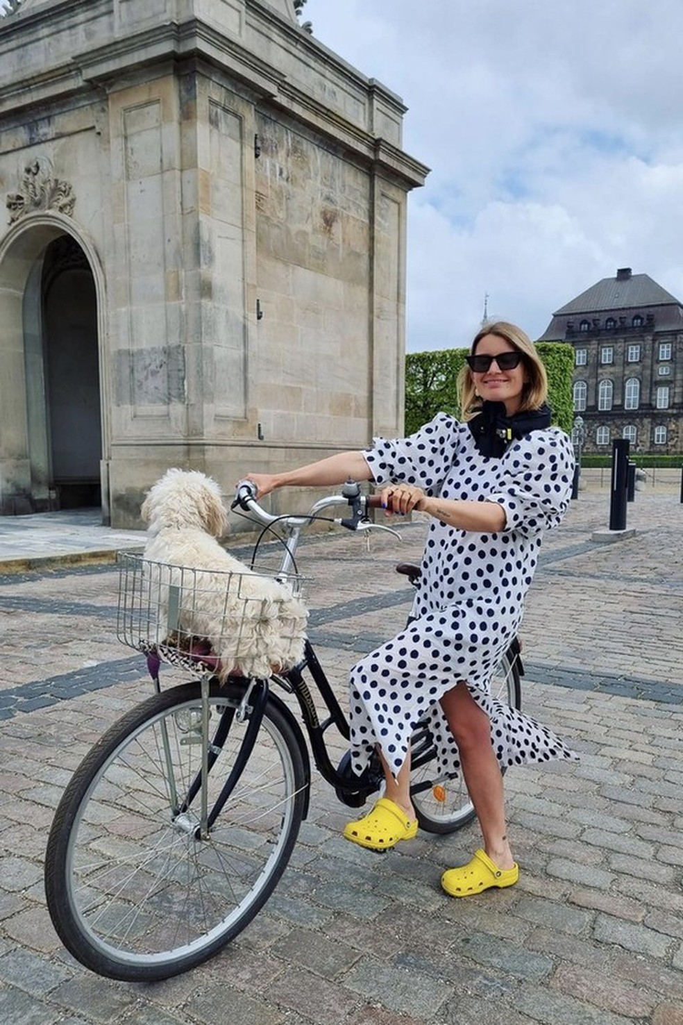 Veja looks com Crocs para você se inspirar - porque sim, ele está de volta