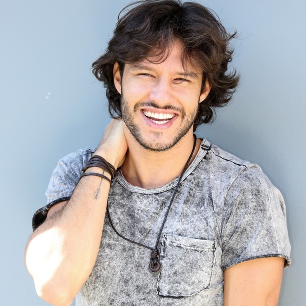 Nando Rodrigues fala sobre namoro de seu personagem com mulher mais ...