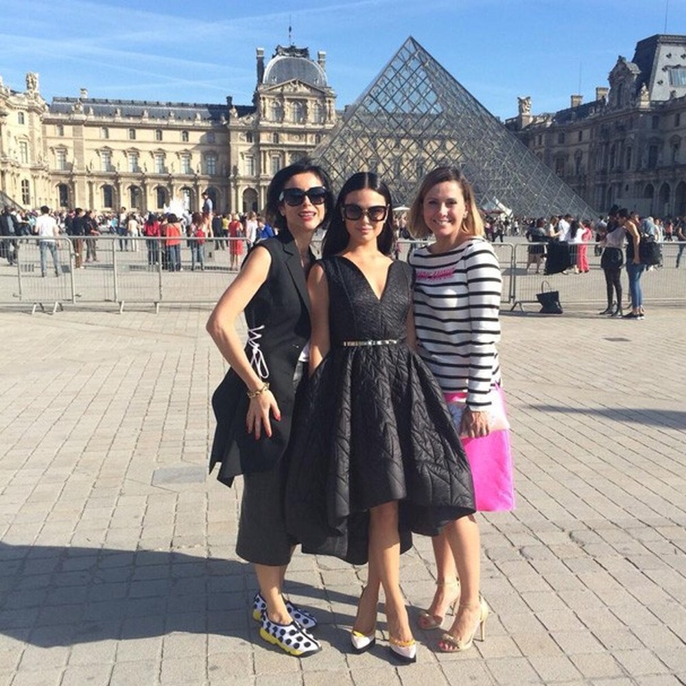 Isis Valverde arrasa na Semana de Moda de Paris