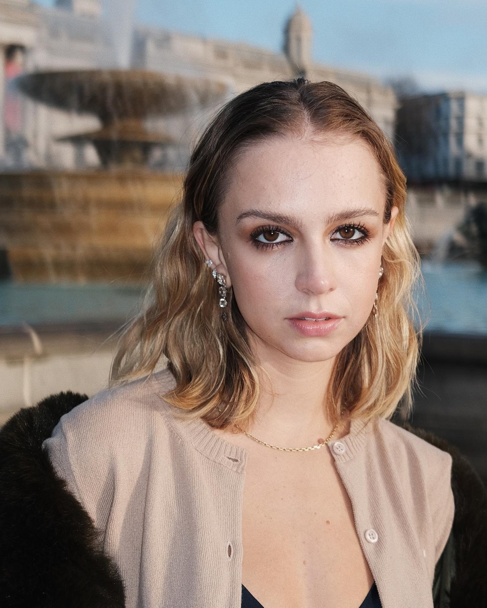 Isa Scherer usa look grifado avaliado em mais de R$ 23 mil e web reage