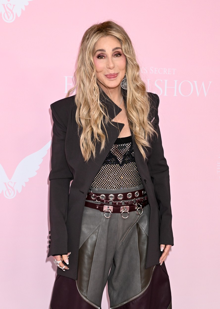 VSFS 2024: Cher chega ao desfile da Victoria's Secret, onde fará show ...