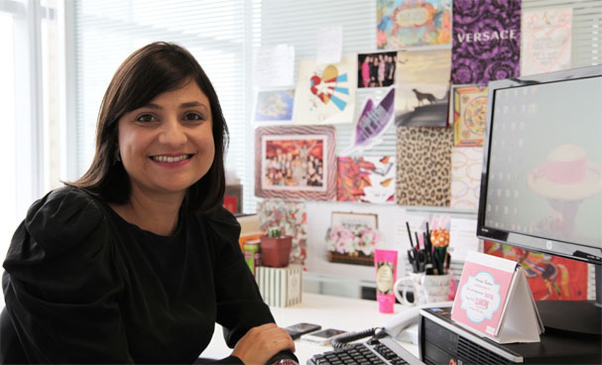 Tour de estilo: a mesa nada minimalista de Adriana Bechara