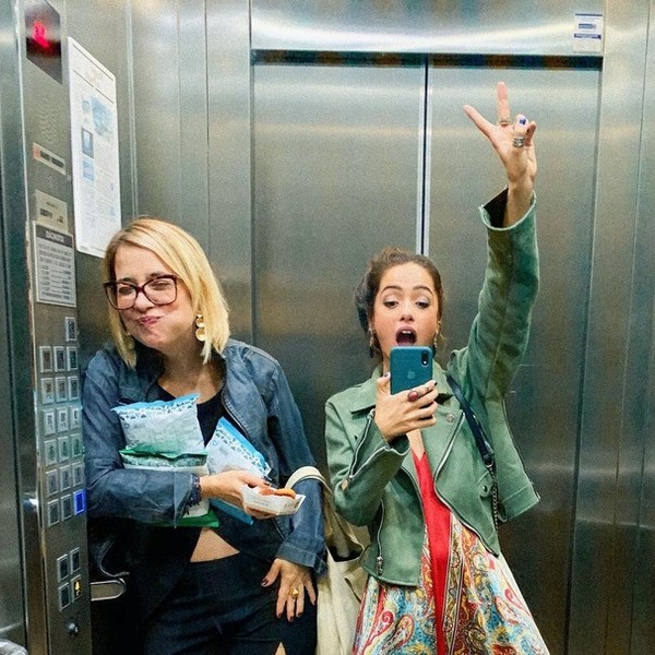 Ana Clara Winter posa com a mãe: 'Quem comanda o mundo?'