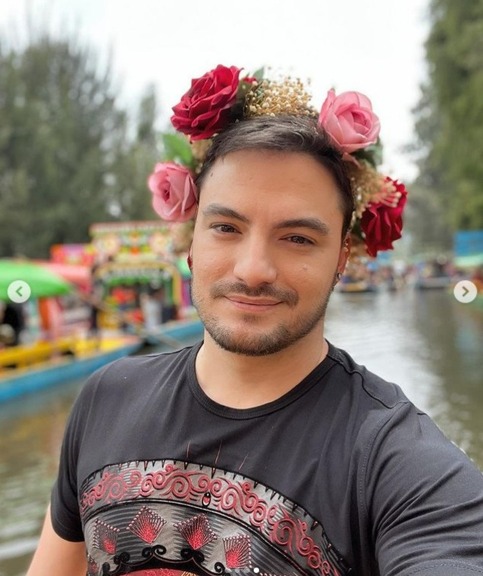 Felipe Neto abre álbum de viagem ao México