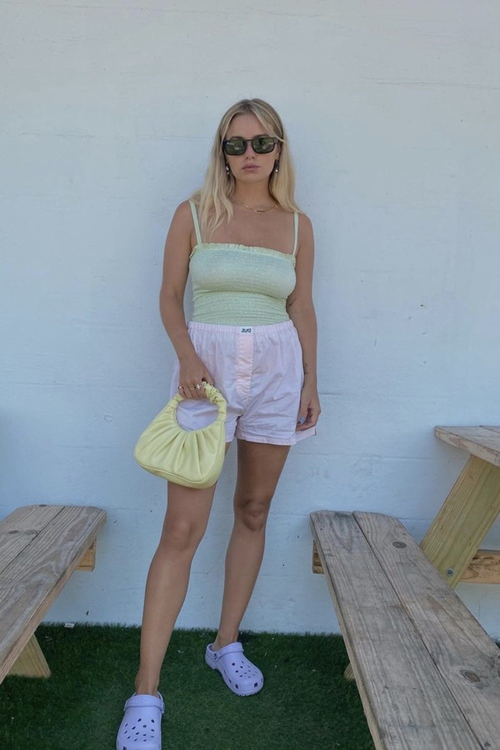 Veja looks com Crocs para você se inspirar - porque sim, ele está de volta