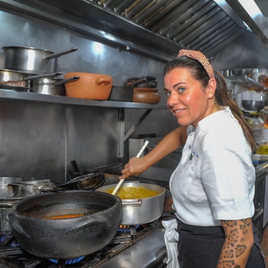 Brasileira Janaína Torres é eleita a melhor chef mulher do mundo