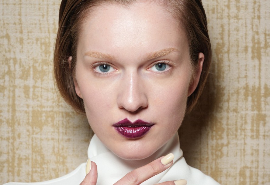 Passarelas internacionais inspiram os looks de beleza festivos para o ...