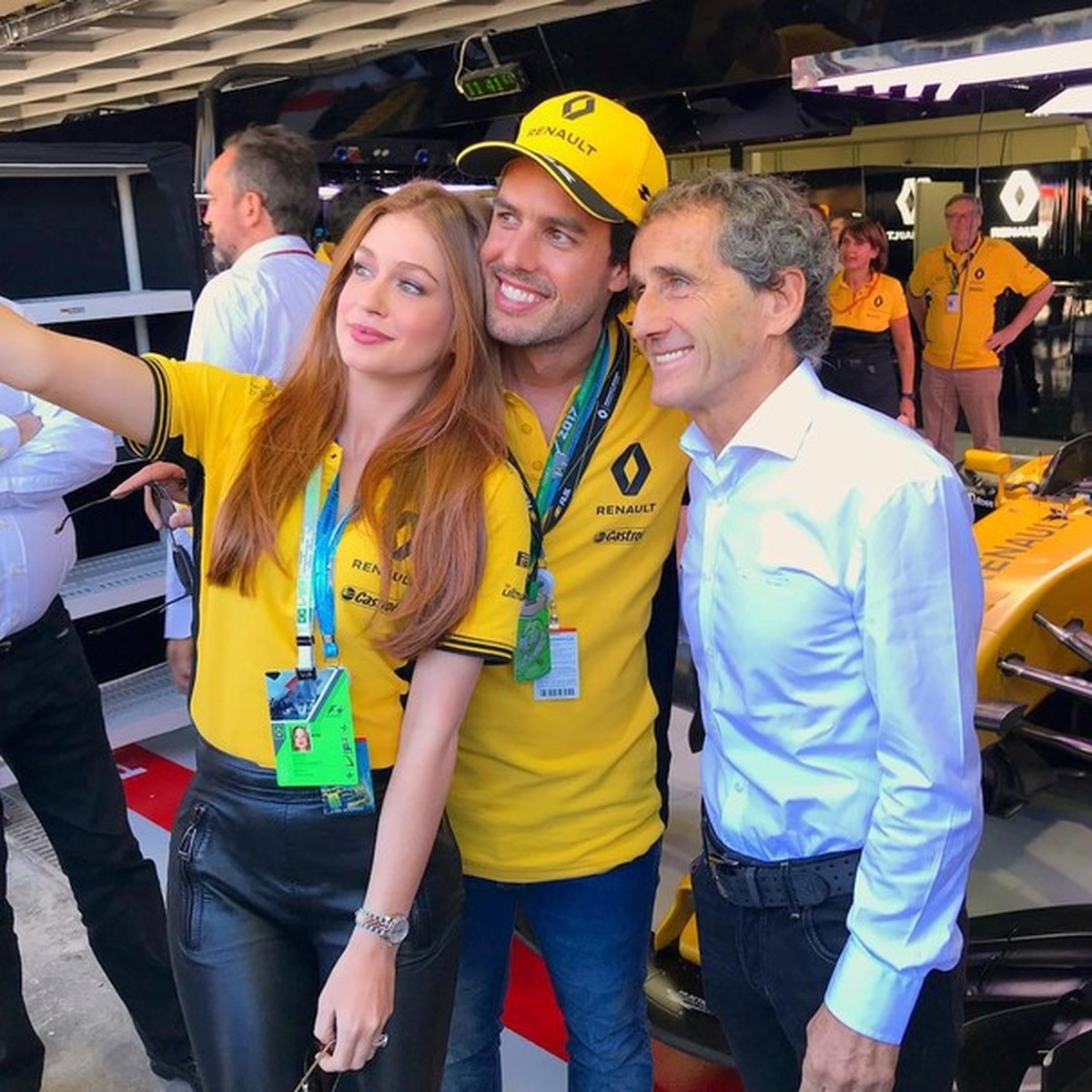 Marina Ruy Barbosa curte Fórmula 1 ao lado de Xandinho Negrão