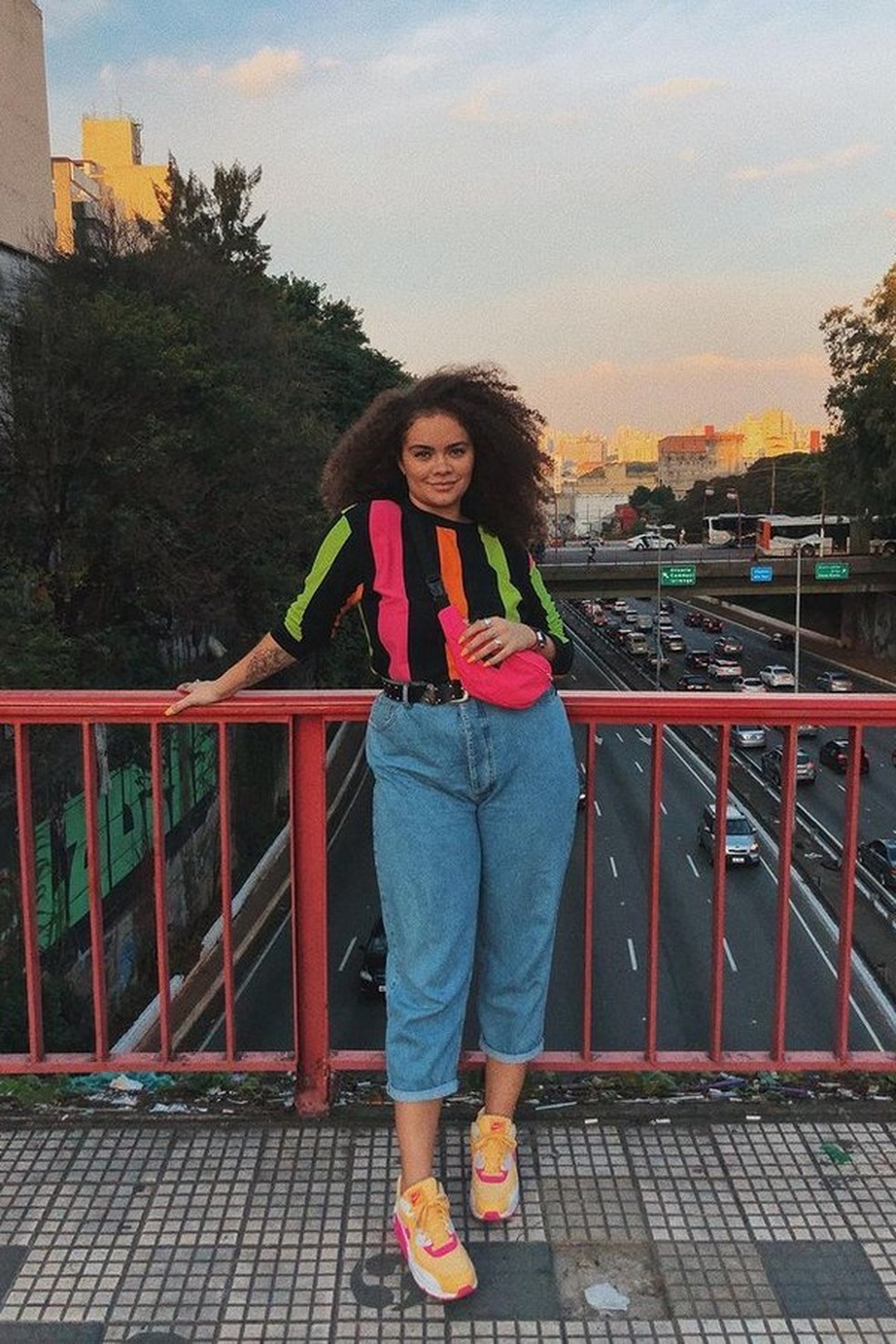 Mom jeans: 15 inspirações do modelo que voltou com tudo