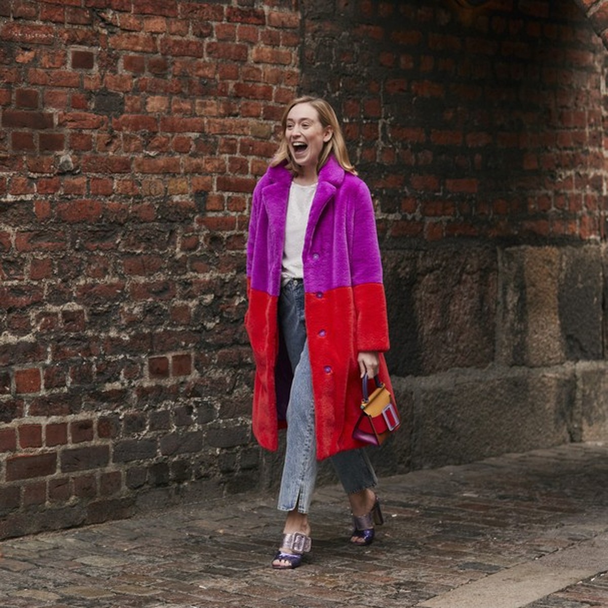 11 looks que vão te convencer a comprar uma bolsa colorida